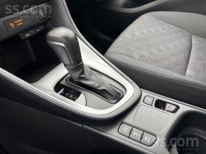 Grey Toyota Yaris 2025 in Riga, with an engine capacity of 1.50 L and mileage of 9 thousand km for 21990 €, photo 19 on AUTOMOTO.COM.LV