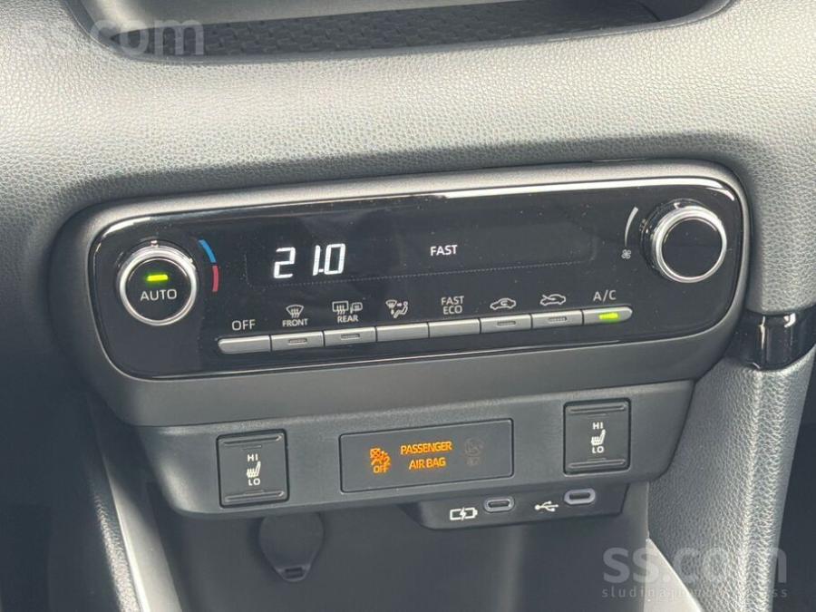 Grey Toyota Yaris 2025 in Riga, with an engine capacity of 1.50 L and mileage of 9 thousand km for 21990 €, photo 27 on AUTOMOTO.COM.LV