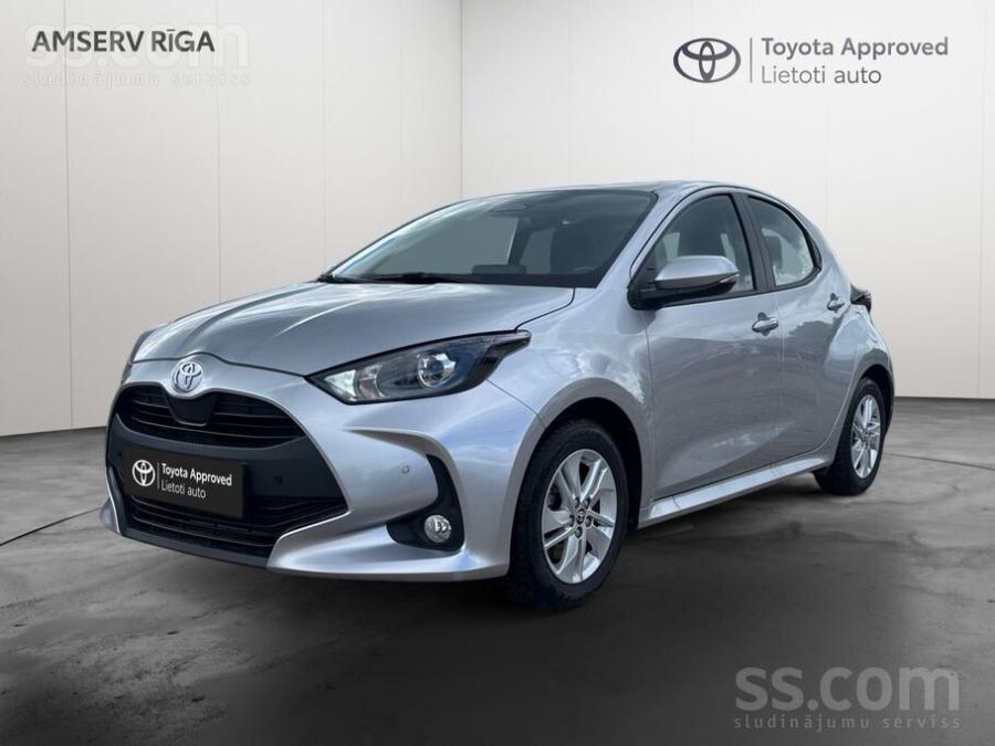 Pelēks Toyota Yaris 2025 Rīga, ar dzinēja tilpumu 1.50 L un nobraukumu 30 tūkst. km par 19700 €, foto 1 vietnē AUTOMOTO.COM.LV