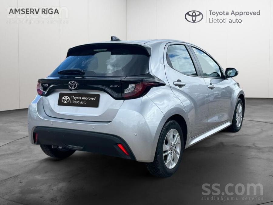 Pelēks Toyota Yaris 2025 Rīga, ar dzinēja tilpumu 1.50 L un nobraukumu 30 tūkst. km par 19700 €, foto 3 vietnē AUTOMOTO.COM.LV