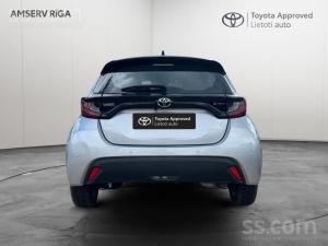 Pelēks Toyota Yaris 2025 Rīga, ar dzinēja tilpumu 1.50 L un nobraukumu 30 tūkst. km par 19700 €, foto 5 vietnē AUTOMOTO.COM.LV