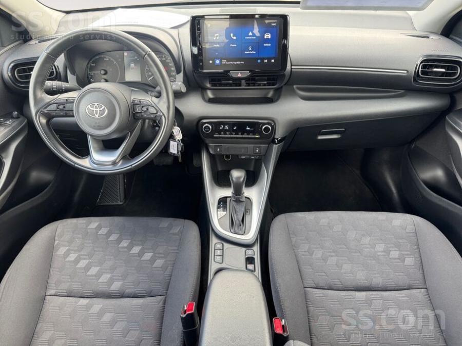 Pelēks Toyota Yaris 2025 Rīga, ar dzinēja tilpumu 1.50 L un nobraukumu 30 tūkst. km par 19700 €, foto 9 vietnē AUTOMOTO.COM.LV