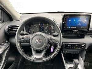 Grey Toyota Yaris 2025 in Riga, with an engine capacity of 1.50 L and mileage of 29 thousand km for 20990 €, photo 10 on AUTOMOTO.COM.LV