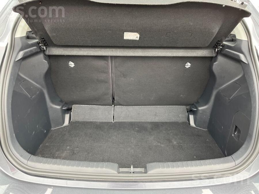 Grey Toyota Yaris 2025 in Riga, with an engine capacity of 1.50 L and mileage of 29 thousand km for 20990 €, photo 11 on AUTOMOTO.COM.LV