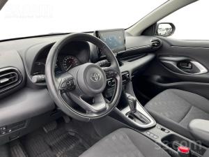 Grey Toyota Yaris 2025 in Riga, with an engine capacity of 1.50 L and mileage of 29 thousand km for 20990 €, photo 12 on AUTOMOTO.COM.LV