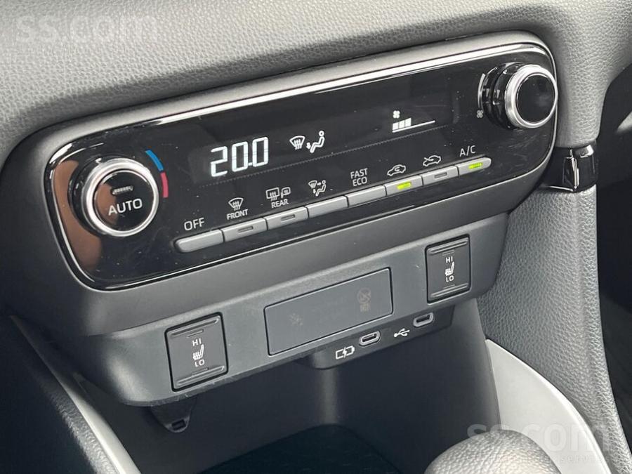 Grey Toyota Yaris 2025 in Riga, with an engine capacity of 1.50 L and mileage of 29 thousand km for 20990 €, photo 16 on AUTOMOTO.COM.LV