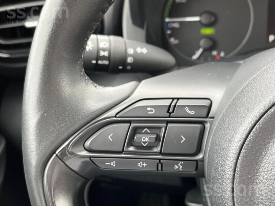 Grey Toyota Yaris 2025 in Riga, with an engine capacity of 1.50 L and mileage of 29 thousand km for 20990 €, photo 18 on AUTOMOTO.COM.LV