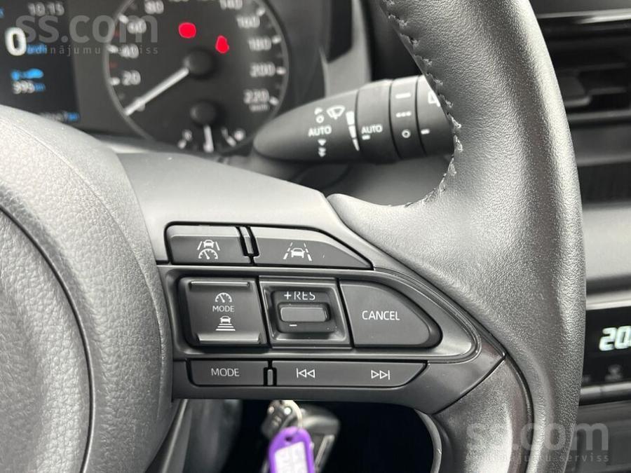 Grey Toyota Yaris 2025 in Riga, with an engine capacity of 1.50 L and mileage of 29 thousand km for 20990 €, photo 19 on AUTOMOTO.COM.LV