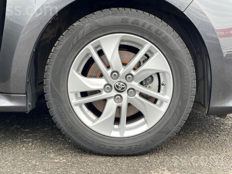 Grey Toyota Yaris 2025 in Riga, with an engine capacity of 1.50 L and mileage of 29 thousand km for 20990 €, photo 23 on AUTOMOTO.COM.LV
