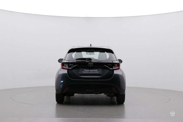 Grey Toyota Yaris 2025 in Vilnius, with an engine capacity of 1.49 L and mileage of 35 thousand km for 19900 €, photo 5 on AUTOMOTO.COM.LV