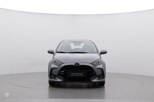 Grey Toyota Yaris 2025 in Vilnius, with an engine capacity of 1.49 L and mileage of 35 thousand km for 19900 €, photo 6 on AUTOMOTO.COM.LV
