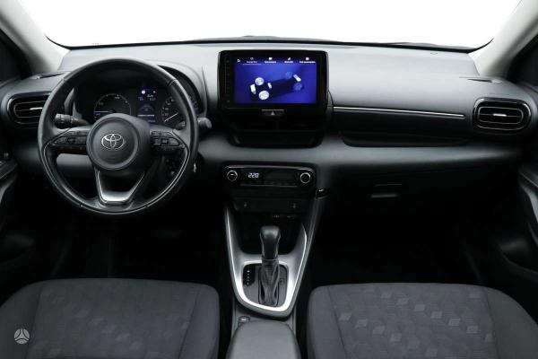 Grey Toyota Yaris 2025 in Vilnius, with an engine capacity of 1.49 L and mileage of 35 thousand km for 19900 €, photo 7 on AUTOMOTO.COM.LV