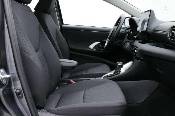 Grey Toyota Yaris 2025 in Vilnius, with an engine capacity of 1.49 L and mileage of 35 thousand km for 19900 €, photo 9 on AUTOMOTO.COM.LV