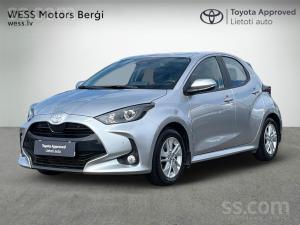 Pelēks Toyota Yaris 2025 Rīga, ar dzinēja tilpumu 1.50 L un nobraukumu 13 tūkst. km par 20990 €, foto  vietnē AUTOMOTO.COM.LV
