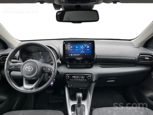 Grey Toyota Yaris 2025 in Riga, with an engine capacity of 1.50 L and mileage of 21 thousand km for 20990 €, photo 9 on AUTOMOTO.COM.LV