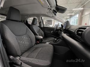 Grey Toyota Yaris 2025 in Tallinn, with an engine capacity of 1.49 L and mileage of 24 thousand km for 22990 €, photo 13 on AUTOMOTO.COM.LV