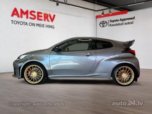 Grey Toyota Yaris 2025 in Tallinn, with an engine capacity of 1.60 L and mileage of 28 thousand km for 51990 €, photo 4 on AUTOMOTO.COM.LV