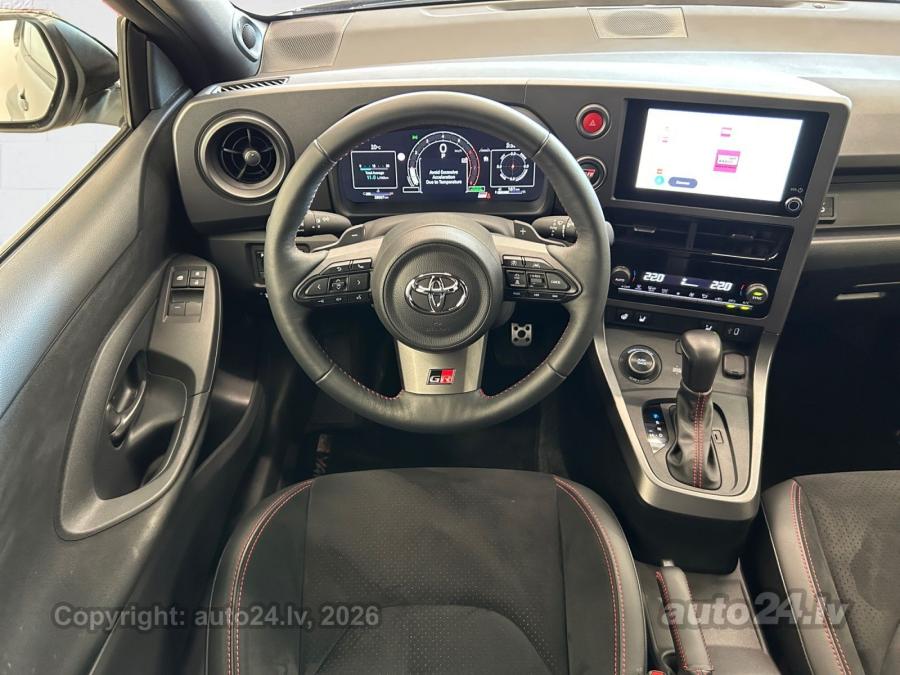 Grey Toyota Yaris 2025 in Tallinn, with an engine capacity of 1.60 L and mileage of 28 thousand km for 51990 €, photo 10 on AUTOMOTO.COM.LV