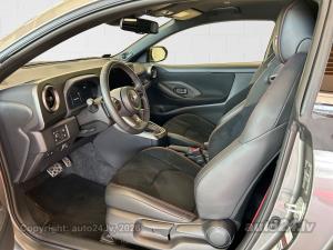 Grey Toyota Yaris 2025 in Tallinn, with an engine capacity of 1.60 L and mileage of 28 thousand km for 51990 €, photo 12 on AUTOMOTO.COM.LV