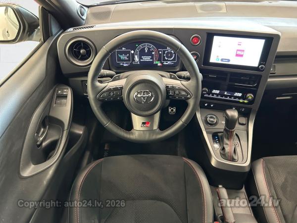 Grey Toyota Yaris 2025 in Tallinn, with an engine capacity of 1.60 L and mileage of 28 thousand km for 51990 €, photo 10 on AUTOMOTO.COM.LV