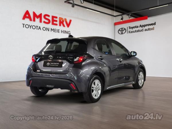 Grey Toyota Yaris 2025 in Tallinn, with an engine capacity of 1.50 L and mileage of 30 thousand km for 21390 €, photo 3 on AUTOMOTO.COM.LV