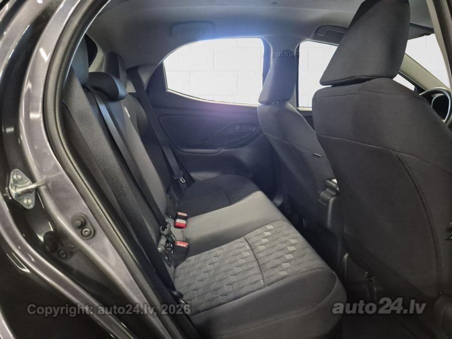 Pelēks Toyota Yaris 2025 Tallina, ar dzinēja tilpumu 1.50 L un nobraukumu 30 tūkst. km par 21390 €, foto 8 vietnē AUTOMOTO.COM.LV