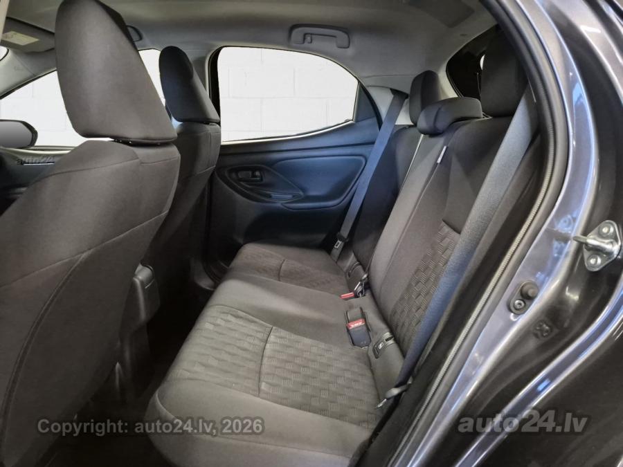 Pelēks Toyota Yaris 2025 Tallina, ar dzinēja tilpumu 1.50 L un nobraukumu 30 tūkst. km par 21390 €, foto 20 vietnē AUTOMOTO.COM.LV