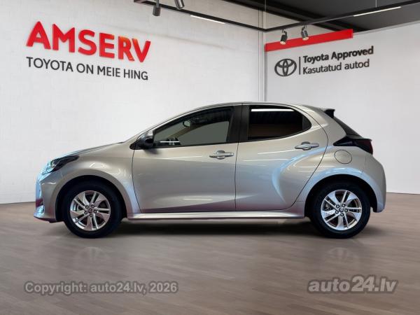 Toyota Yaris 2025 in Tartu on AUTOMOTO.COM.LV Grey Toyota Yaris 2025 in Tartu, with an engine capacity of 1.50 L and mileage of 28 thousand km for 21390 €, photo 4 on AUTOMOTO.COM.LV