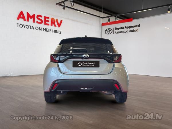 Toyota Yaris 2025 in Tartu on AUTOMOTO.COM.LV Grey Toyota Yaris 2025 in Tartu, with an engine capacity of 1.50 L and mileage of 28 thousand km for 21390 €, photo 5 on AUTOMOTO.COM.LV