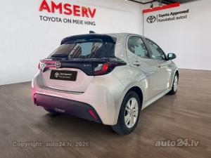Серый Тойота Ярис 2025 в Пярну, объемом двигателя 1.50 л и пробегом 32 тыс. км за 21390 €, фото 3 на AUTOMOTO.COM.LV