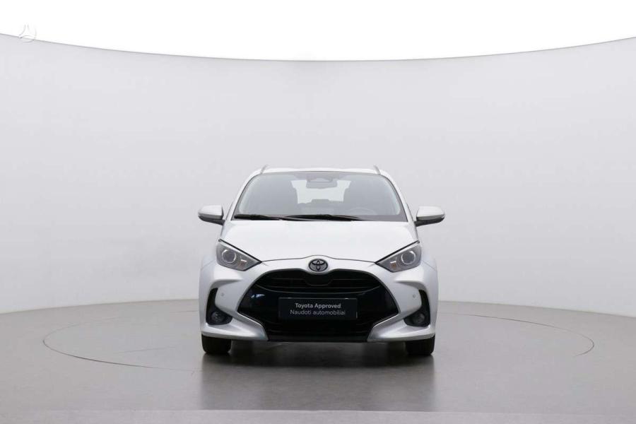 Grey Toyota Yaris 2025 in Vilnius, with an engine capacity of 1.49 L and mileage of 34 thousand km for 19990 €, photo 7 on AUTOMOTO.COM.LV