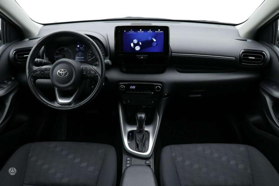 Grey Toyota Yaris 2025 in Vilnius, with an engine capacity of 1.49 L and mileage of 34 thousand km for 19990 €, photo 8 on AUTOMOTO.COM.LV