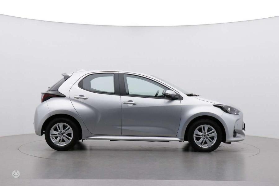 Grey Toyota Yaris 2025 in Vilnius, with an engine capacity of 1.49 L and mileage of 34 thousand km for 19990 €, photo 18 on AUTOMOTO.COM.LV