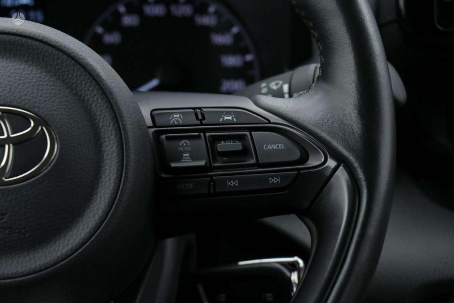 Grey Toyota Yaris 2025 in Vilnius, with an engine capacity of 1.49 L and mileage of 34 thousand km for 19990 €, photo 29 on AUTOMOTO.COM.LV