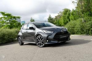 Pelēks Toyota Yaris 2025 Viļņa, ar dzinēja tilpumu 1.49 L un nobraukumu 38 tūkst. km par 19950 €, foto  vietnē AUTOMOTO.COM.LV