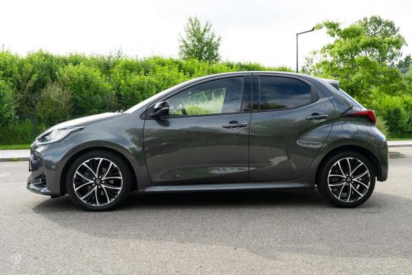 Pelēks Toyota Yaris 2025 Viļņa, ar dzinēja tilpumu 1.49 L un nobraukumu 38 tūkst. km par 19950 €, foto 4 vietnē AUTOMOTO.COM.LV
