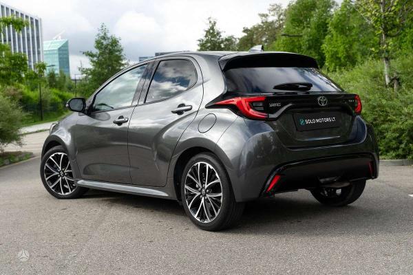 Pelēks Toyota Yaris 2025 Viļņa, ar dzinēja tilpumu 1.49 L un nobraukumu 38 tūkst. km par 19950 €, foto 5 vietnē AUTOMOTO.COM.LV