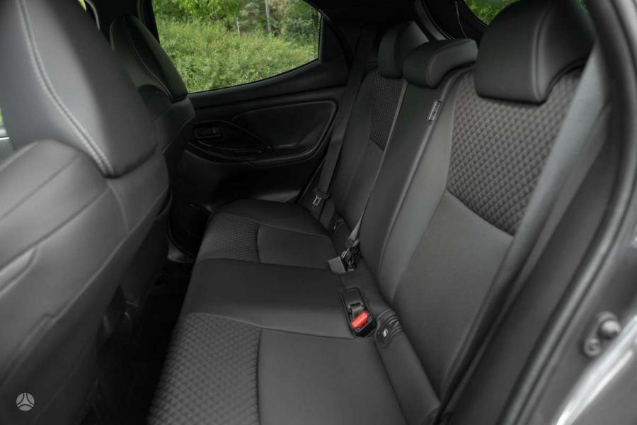 Серый Тойота Ярис 2025 в Вильнюс, объемом двигателя 1.49 л и пробегом 38 тыс. км за 19950 €, фото 12 на AUTOMOTO.COM.LV