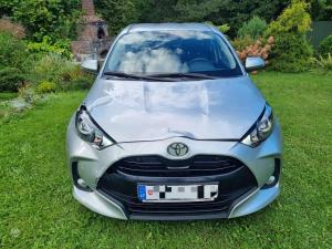 Grey Toyota Yaris 2025 in Alytus, with an engine capacity of 1.50 L and mileage of 22 thousand km for 9900 €, photo 3 on AUTOMOTO.COM.LV