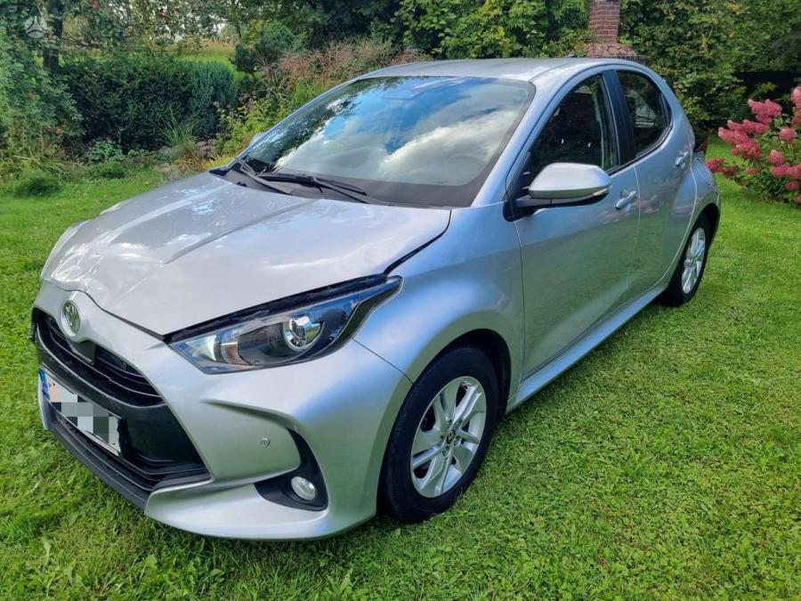 Grey Toyota Yaris 2025 in Alytus, with an engine capacity of 1.50 L and mileage of 22 thousand km for 9900 €, photo 4 on AUTOMOTO.COM.LV