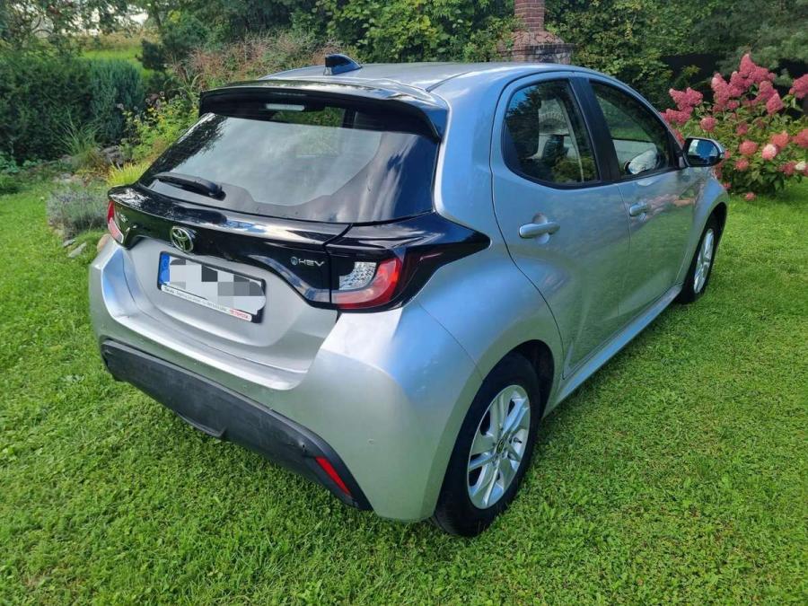 Grey Toyota Yaris 2025 in Alytus, with an engine capacity of 1.50 L and mileage of 22 thousand km for 9900 €, photo 5 on AUTOMOTO.COM.LV