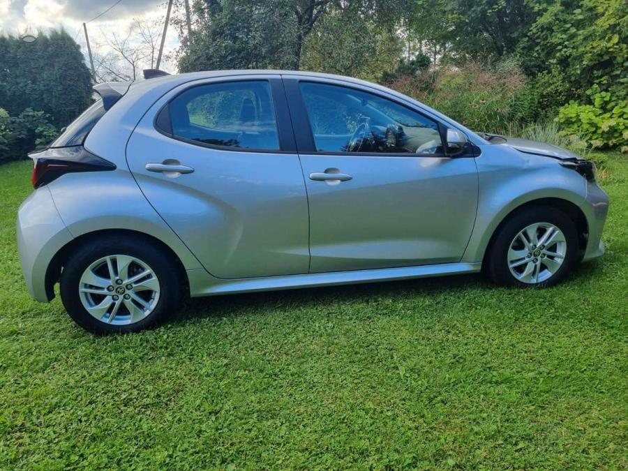 Grey Toyota Yaris 2025 in Alytus, with an engine capacity of 1.50 L and mileage of 22 thousand km for 9900 €, photo 6 on AUTOMOTO.COM.LV