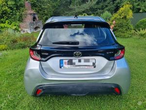 Grey Toyota Yaris 2025 in Alytus, with an engine capacity of 1.50 L and mileage of 22 thousand km for 9900 €, photo 7 on AUTOMOTO.COM.LV