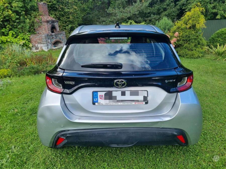 Grey Toyota Yaris 2025 in Alytus, with an engine capacity of 1.50 L and mileage of 22 thousand km for 9900 €, photo 7 on AUTOMOTO.COM.LV