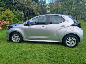 Grey Toyota Yaris 2025 in Alytus, with an engine capacity of 1.50 L and mileage of 22 thousand km for 9900 €, photo 8 on AUTOMOTO.COM.LV