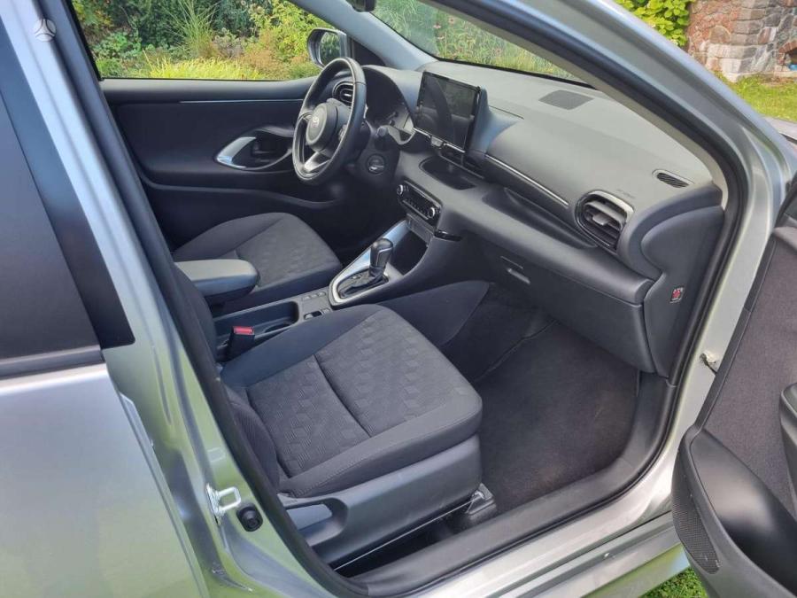 Grey Toyota Yaris 2025 in Alytus, with an engine capacity of 1.50 L and mileage of 22 thousand km for 9900 €, photo 13 on AUTOMOTO.COM.LV