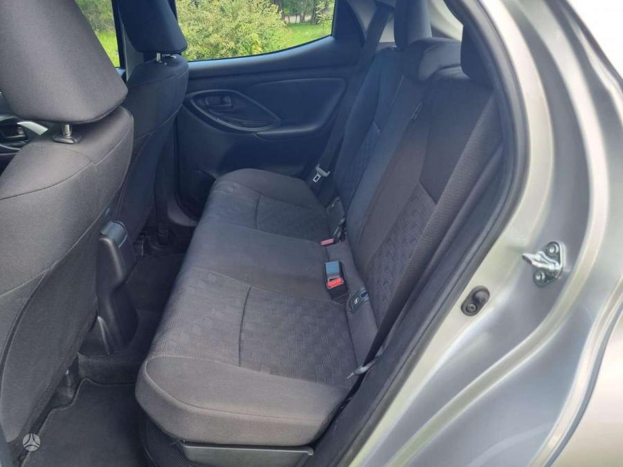 Grey Toyota Yaris 2025 in Alytus, with an engine capacity of 1.50 L and mileage of 22 thousand km for 9900 €, photo 17 on AUTOMOTO.COM.LV