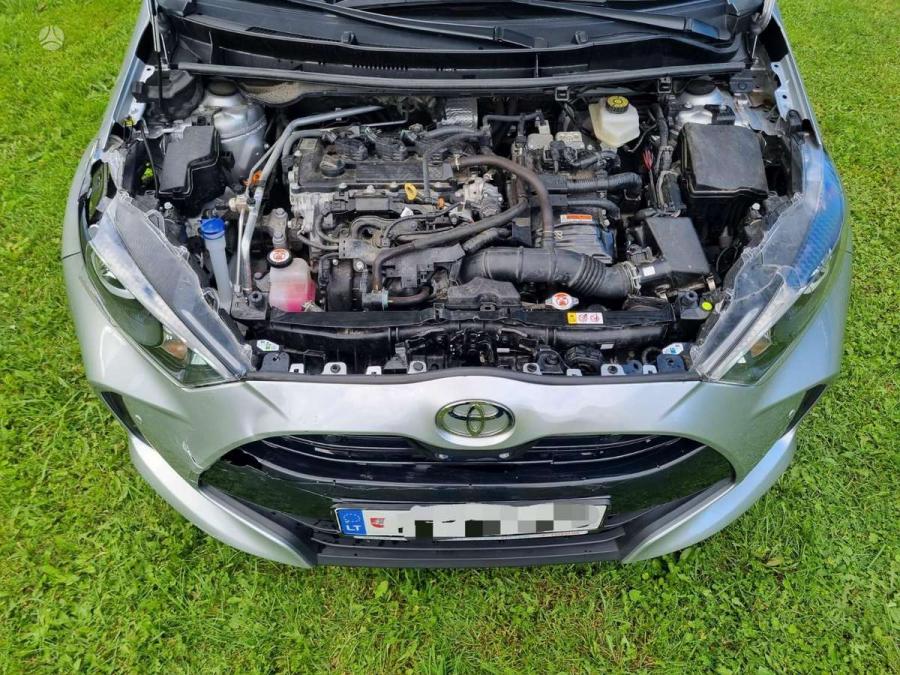 Grey Toyota Yaris 2025 in Alytus, with an engine capacity of 1.50 L and mileage of 22 thousand km for 9900 €, photo 18 on AUTOMOTO.COM.LV