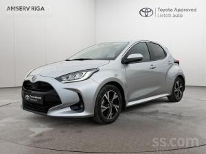 Pelēks Toyota Yaris 2025 Rīga, ar dzinēja tilpumu 1.50 L un nobraukumu 40 tūkst. km par 20700 €, foto 2 vietnē AUTOMOTO.COM.LV