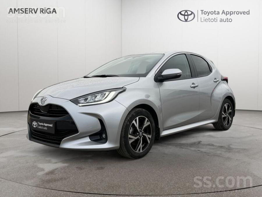 Pelēks Toyota Yaris 2025 Rīga, ar dzinēja tilpumu 1.50 L un nobraukumu 40 tūkst. km par 20700 €, foto 2 vietnē AUTOMOTO.COM.LV